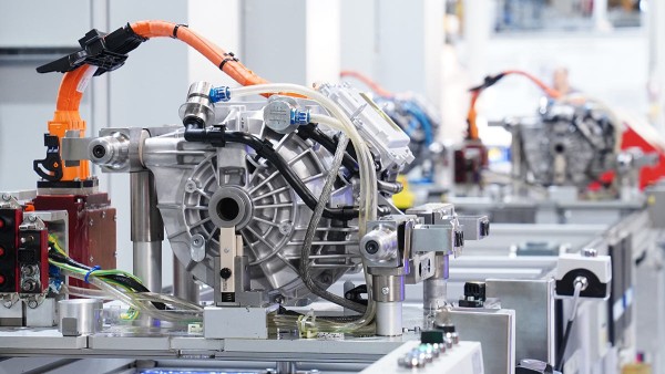 Neuer Antrieb für die Elektromobilität: Die 4in1-E-Achse von Schaeffler ...